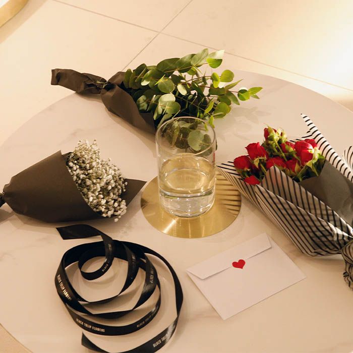 Impressive Customised Flower Gift Box - Red Spray Roses | Black Tulip ...