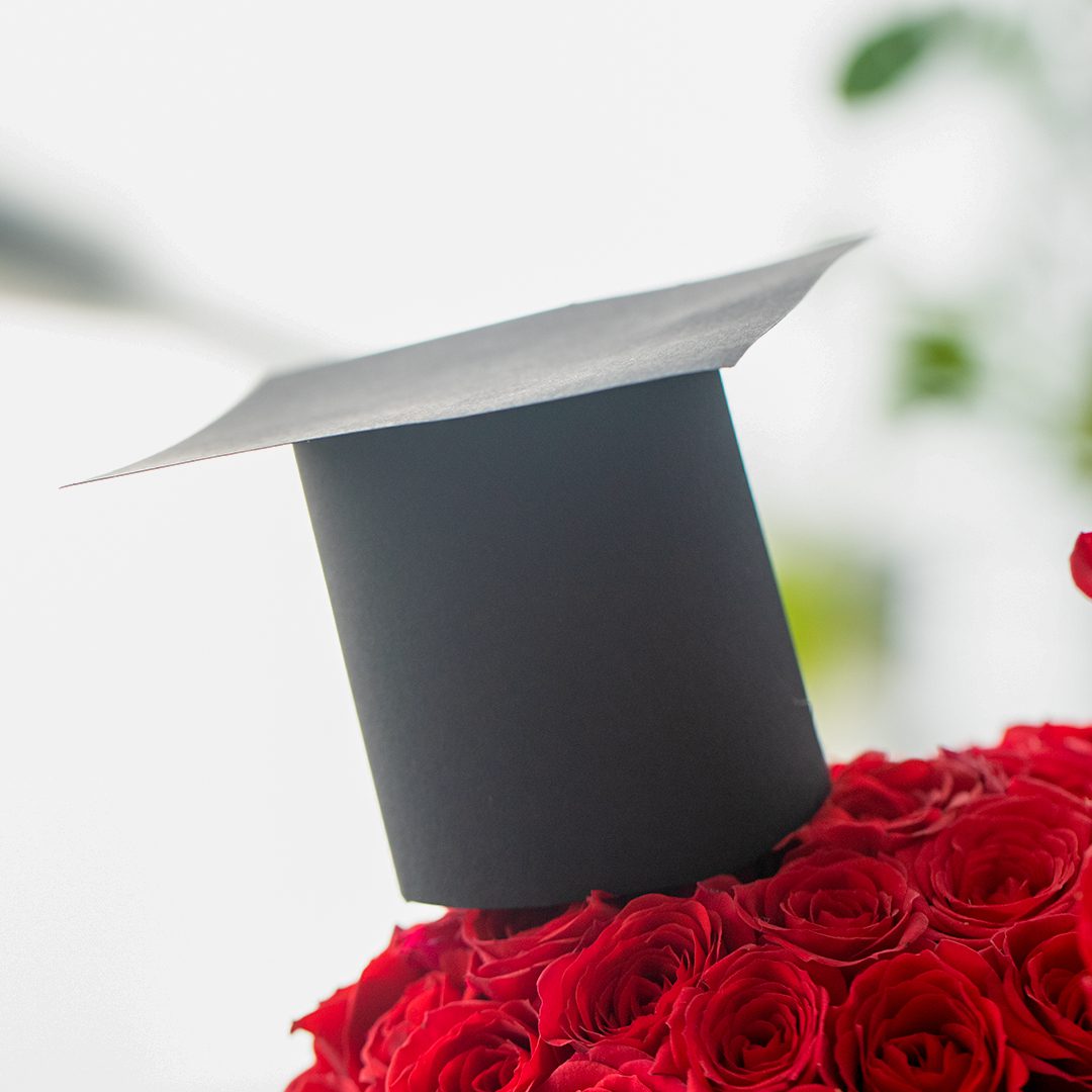 Round Graduation Hat Flower Arrangement Delivery Dubai, UAE