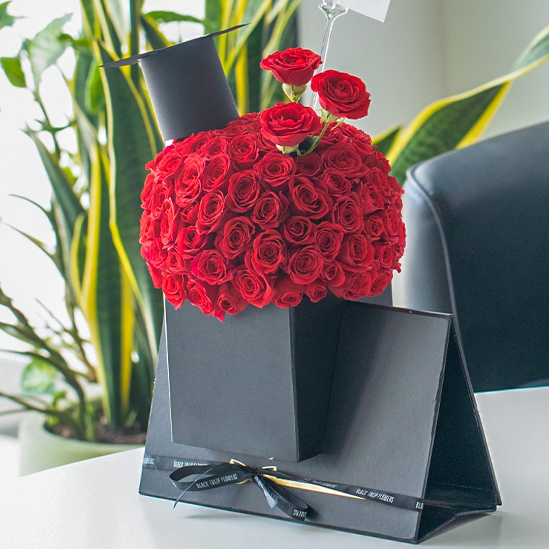 Round Graduation Hat Flower Arrangement Delivery Dubai, UAE