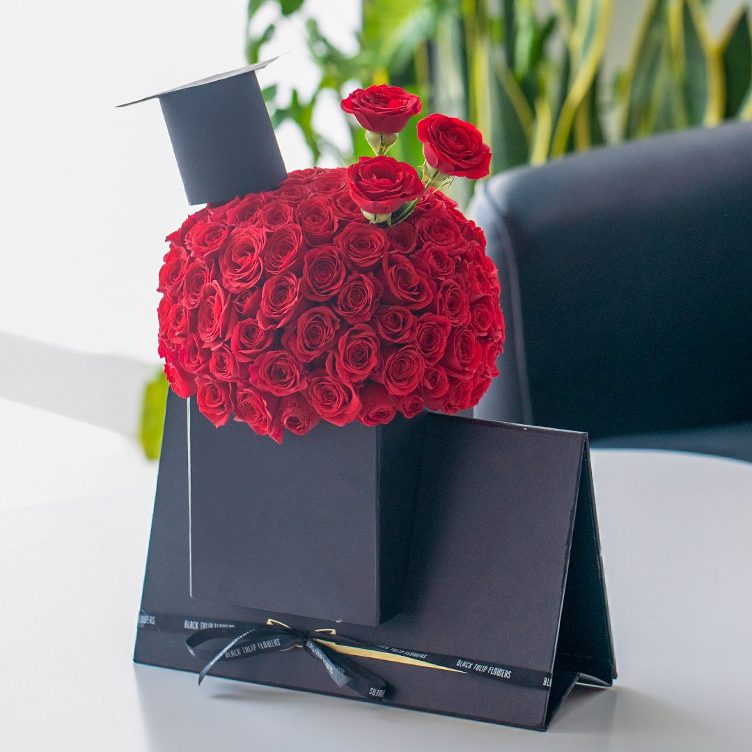 Round Graduation Hat Flower Arrangement Delivery Dubai, UAE