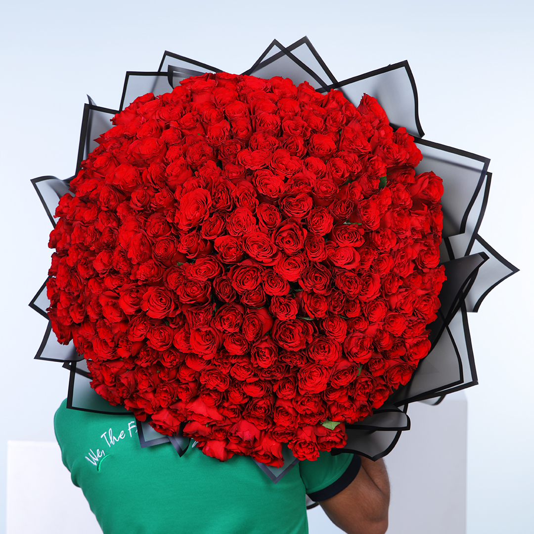Fiery Love Blossoms 200 stem | Large Red Rose Bouquet Dubai | BTF.ae