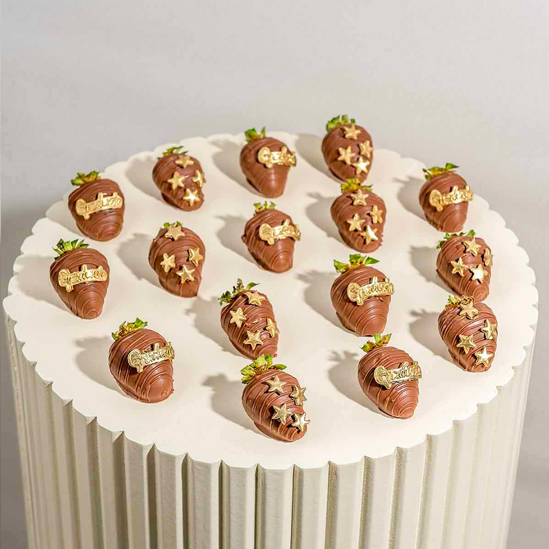 Graduation theme 16 Strawberries | Chocolates