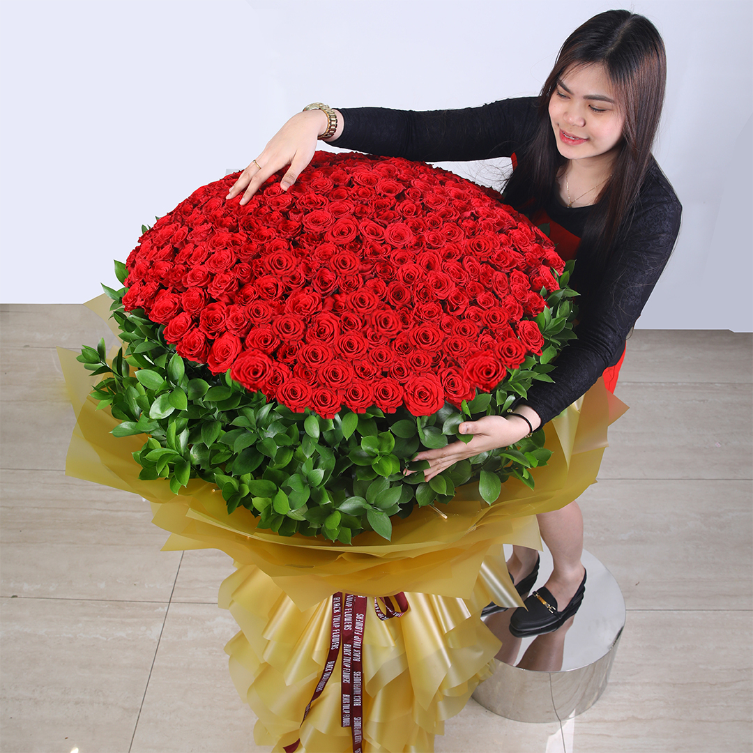250 stem Red Rose Arrangement | Large Bouquet