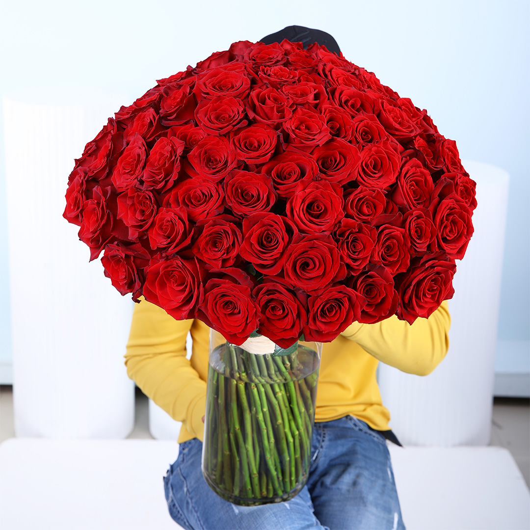 100 Red Roses in Vase | Luxury Bunch