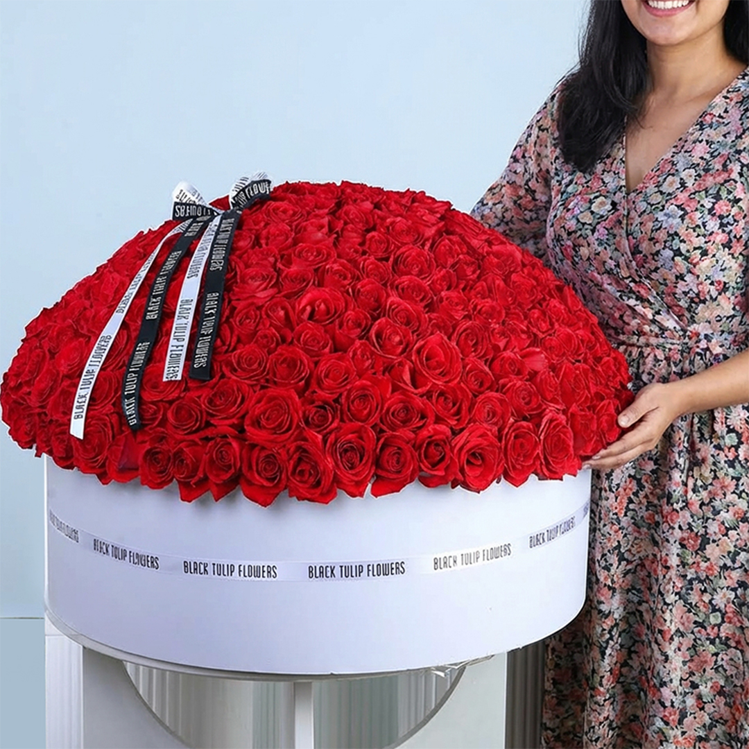 Iconic Red - 400 Red Roses in White Box for Romantic Events